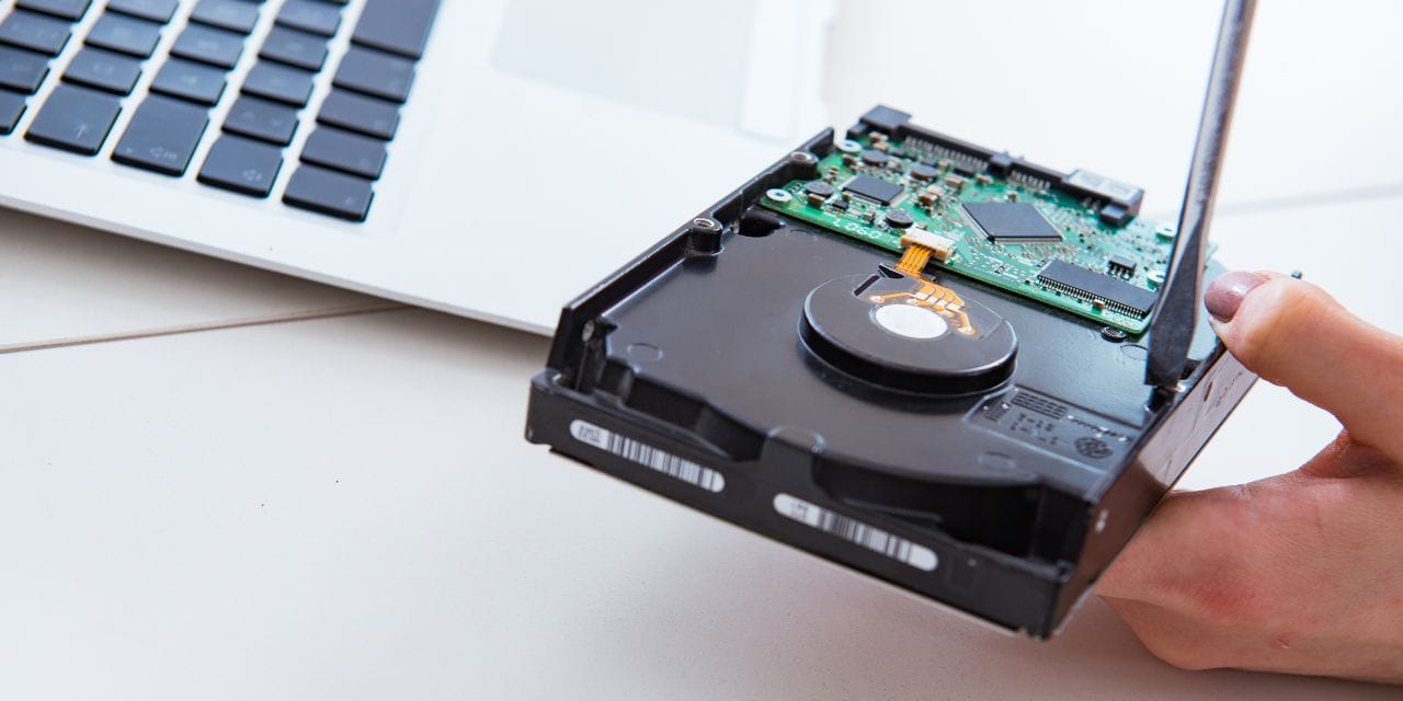 Step by Step: How to Remove a Hard Drive from a Laptop | Blue-Pencil